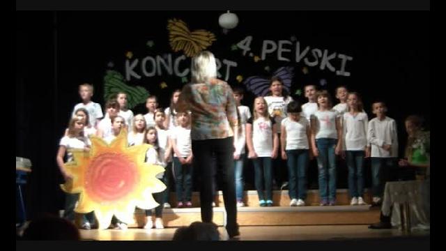 12-Sonce sije, dežek gre; Deček in sonce